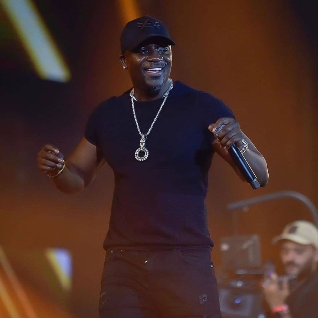 Singer, Akon, performs Umrah amid coronavirus panic in Saudi Arabia ...