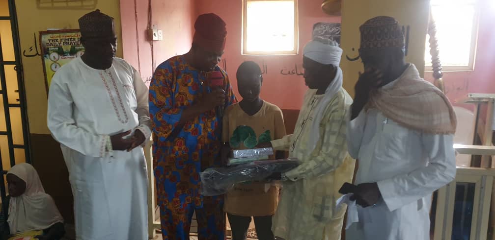 22 students benefit from mosque scholarship programme - Muslim News Nigeria