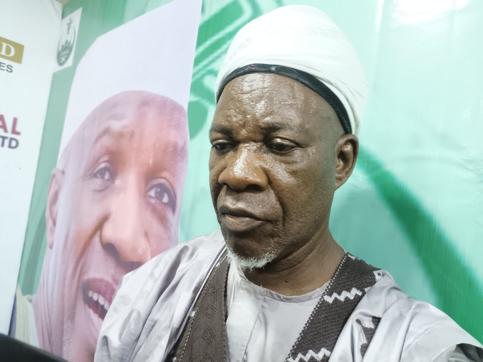Southwest Muslims extol Sheikh Ajani Bello as fearless scholar turbaned ...